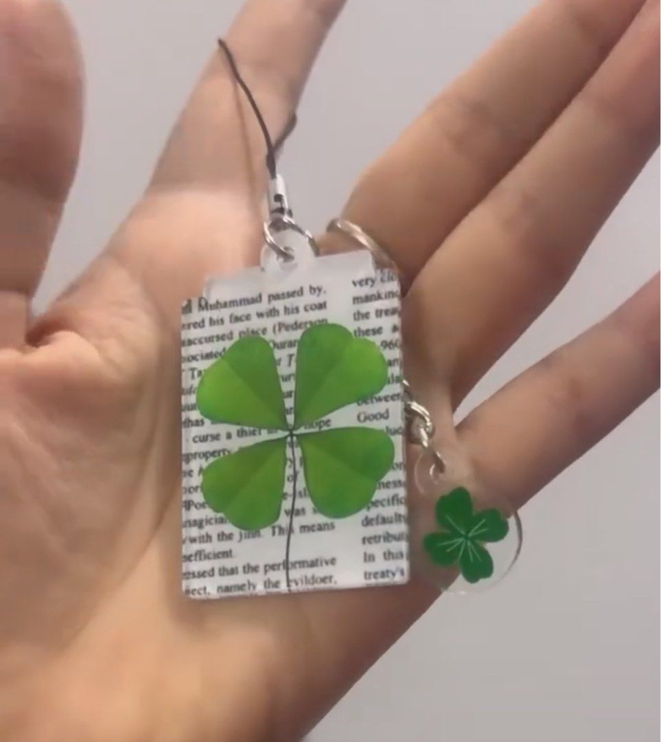 QUEEN OF TEARS CLOVER LEAF KEYCHAIN KIM SOOHYUN SOO HYUN KIM JI WON ...