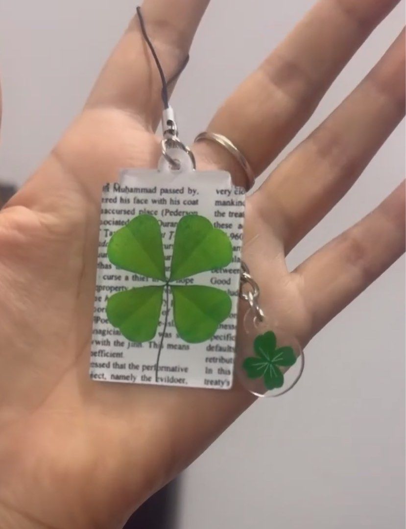 QUEEN OF TEARS CLOVER LEAF KEYCHAIN KIM SOOHYUN SOO HYUN KIM JI WON ...