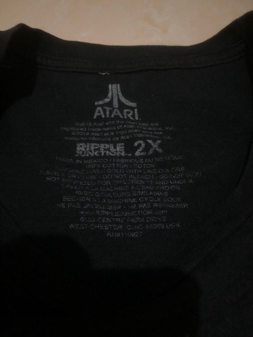 Ripple Junction x Atari Kaos hitam big Logo full gambar perusahaan game Atari, Fesyen Pria ...