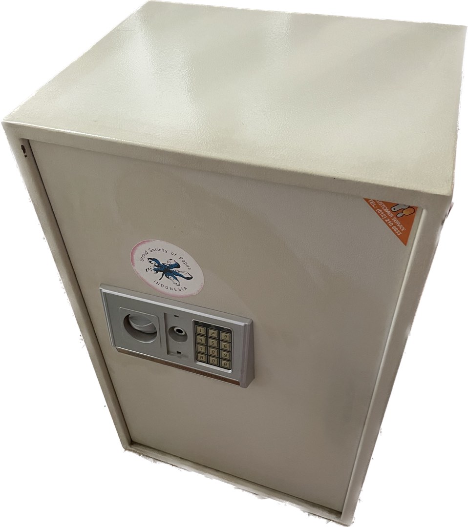 Takawachi digital safe box 75x46x37cm - key lost, need repair. Pin ...