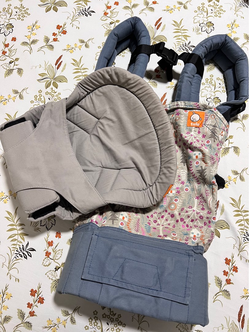 Tula Carrier with infant insert, Babies & Kids, Going Out, Carriers ...