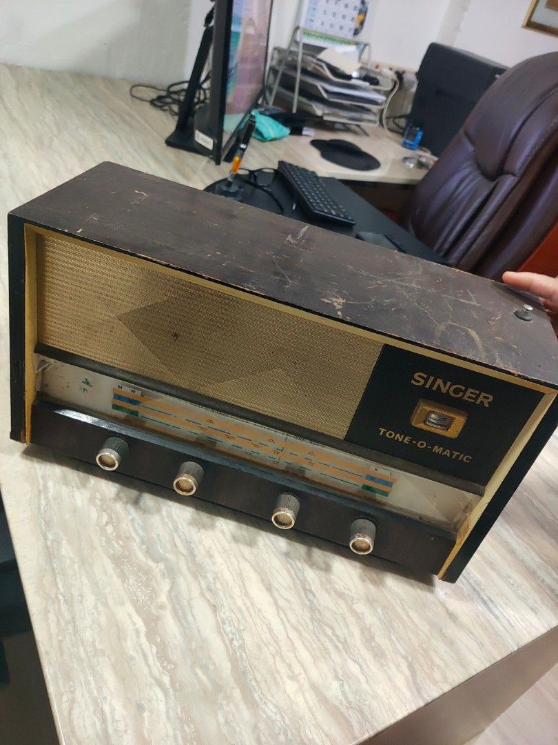 VINTAGE RADIO SINGER TONE-O-MATIC, Hobbies & Toys, Memorabilia ...