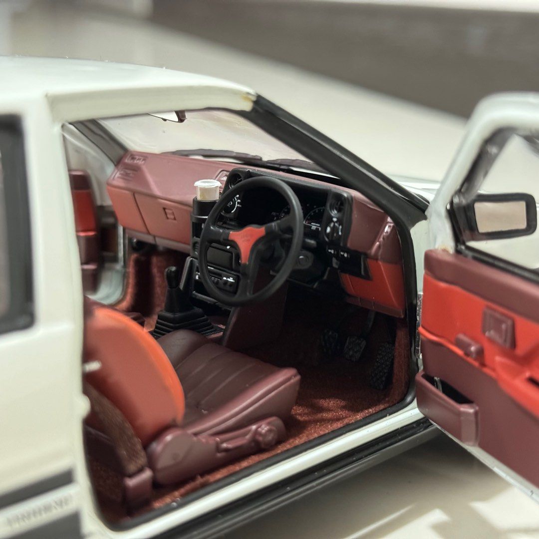 1:18 AutoArt Toyota Sprinter Trueno AE86 Initial D Comic Version ...