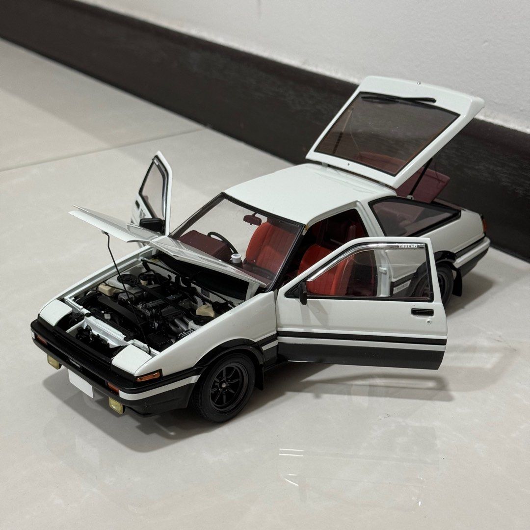 1:18 AutoArt Toyota Sprinter Trueno AE86 Initial D Comic Version ...