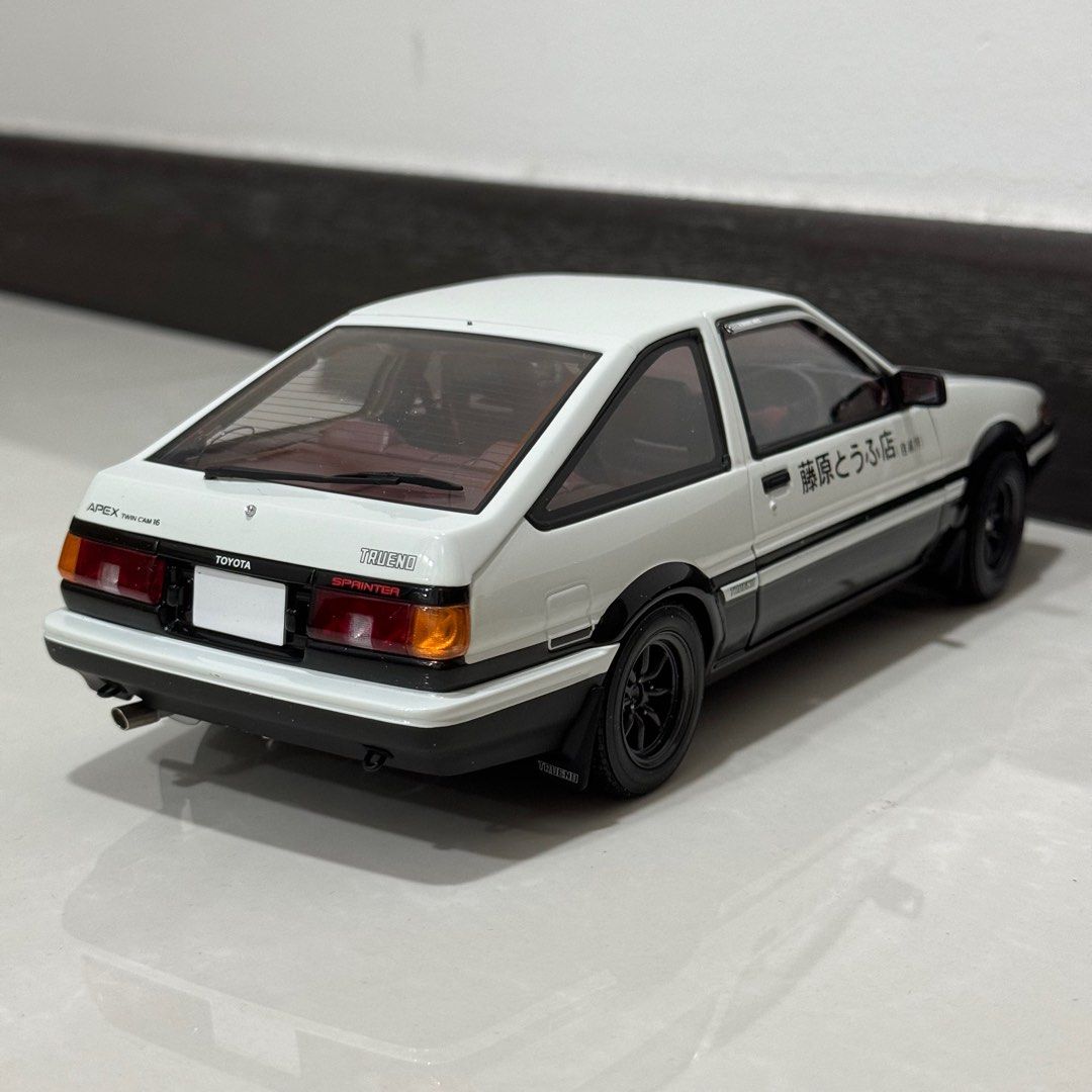 1:18 AutoArt Toyota Sprinter Trueno AE86 Initial D Comic Version ...