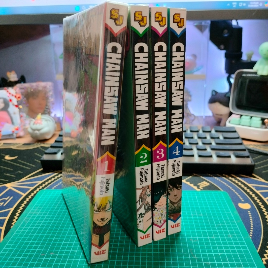 Chainsaw Man Vol. 1-4 SET, Hobbies & Toys, Books & Magazines, Comics ...