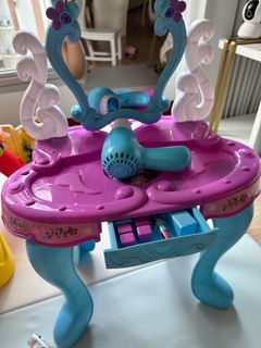 Elsa dressing table $10, Babies & Kids, Infant Playtime on Carousell