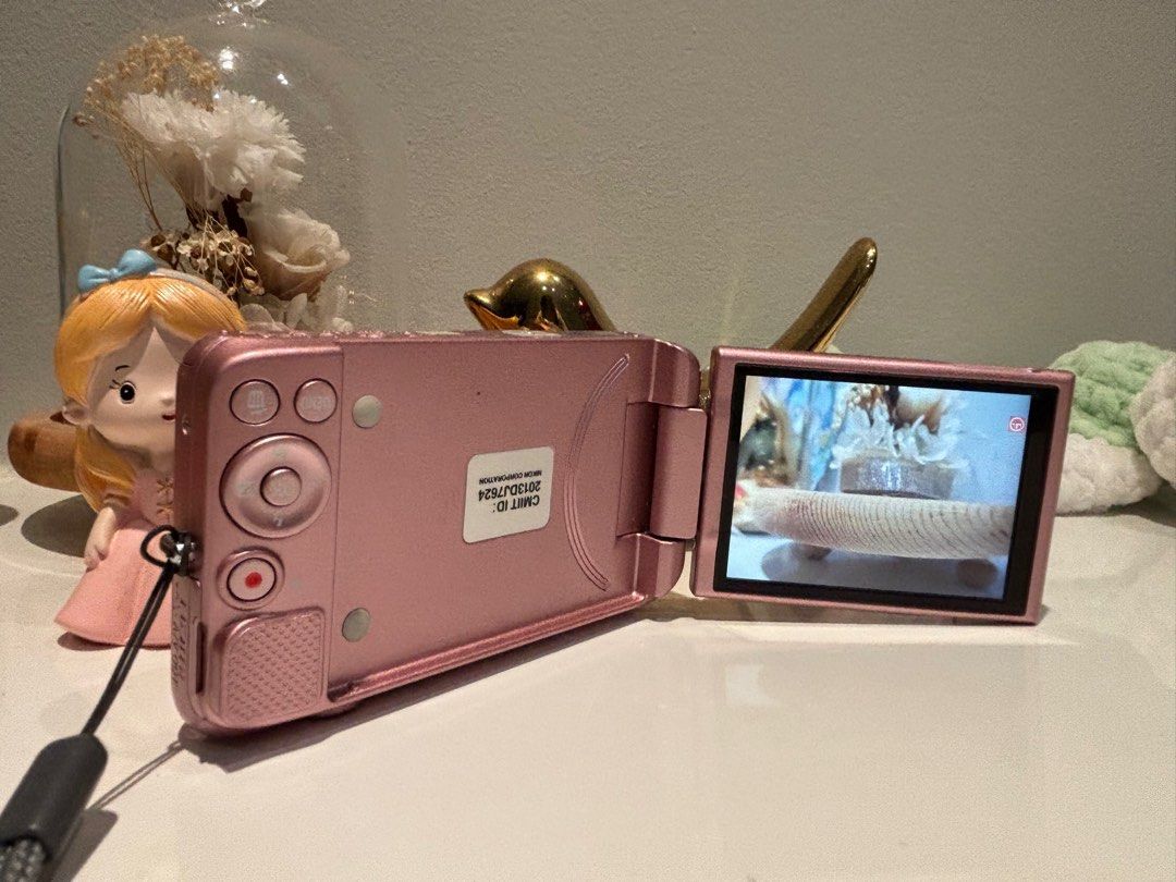 Pink Nikon s6600 selfie flip camera selling cute digicams, Photography ...