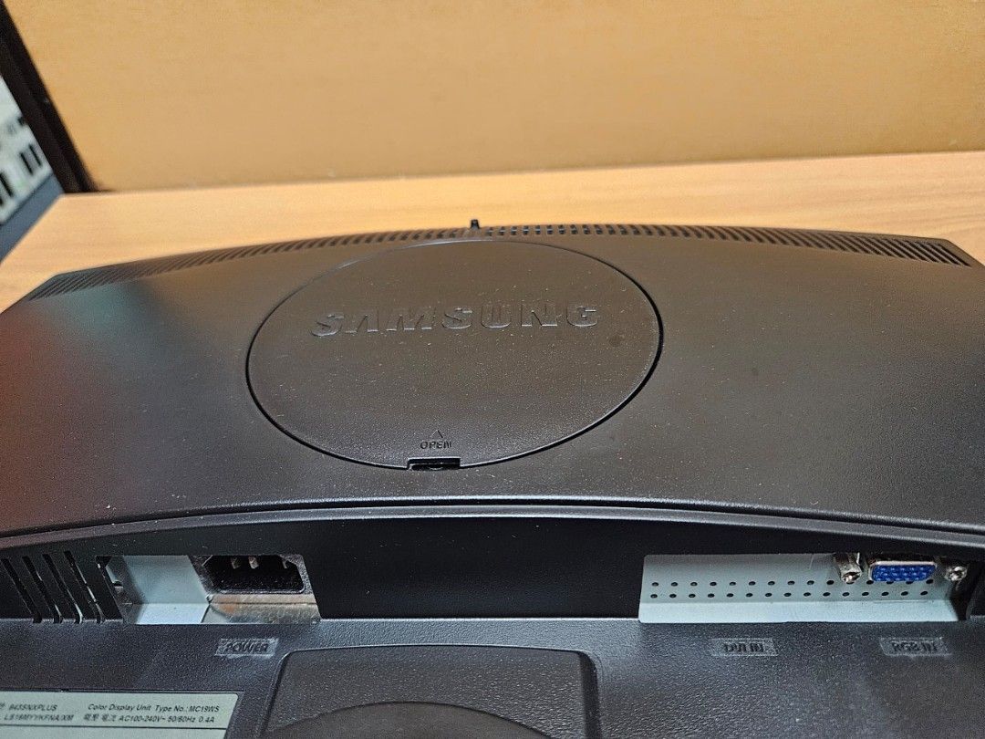 Samsung Monitor SyncMaster 943 19 inch and Logitech Cordless Keyboard ...