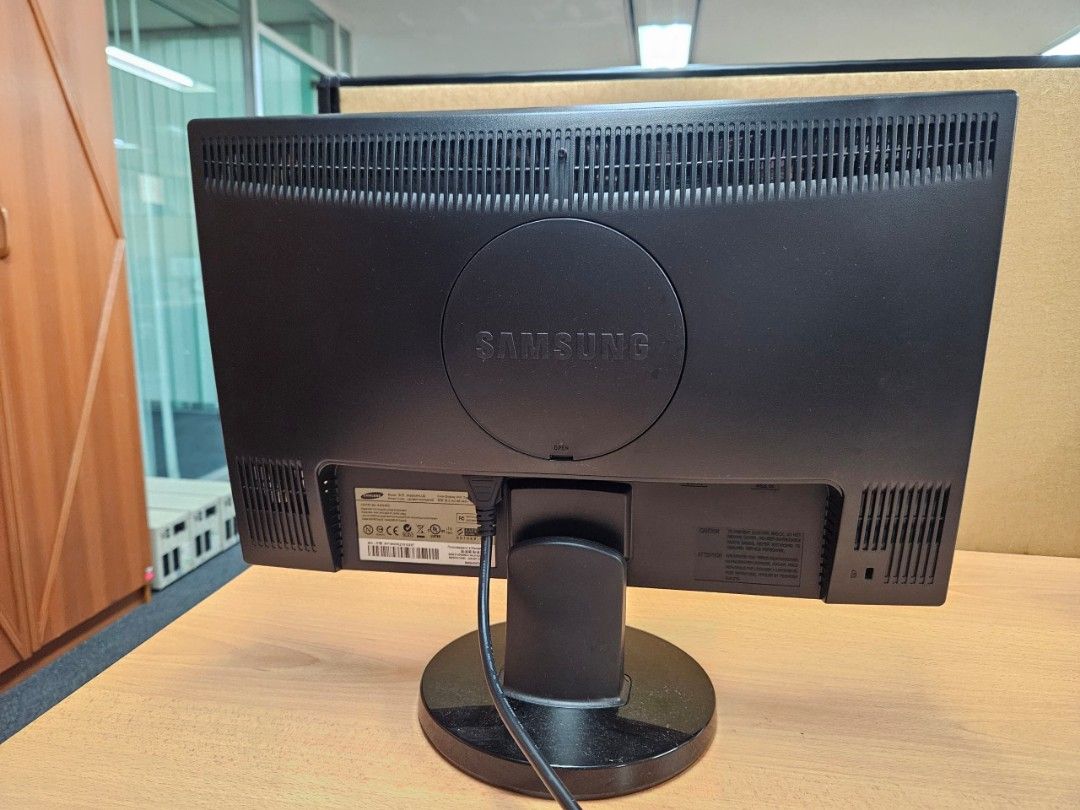 Samsung Monitor SyncMaster 943 19 inch and Logitech Cordless Keyboard ...