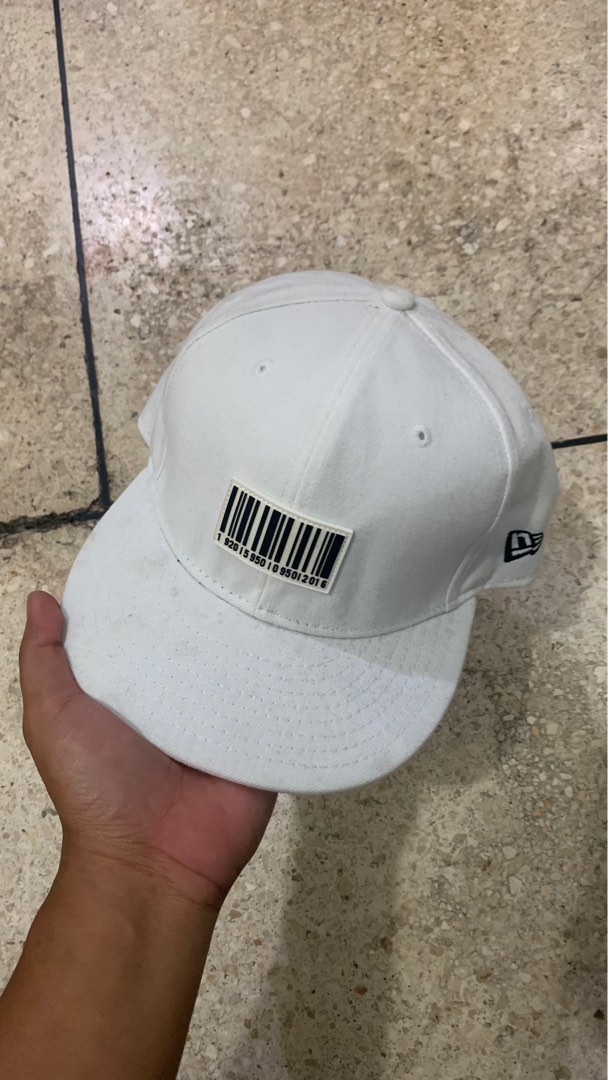 Snapback New Era White Barcode, Fesyen Pria, Aksesoris, Topi di Carousell
