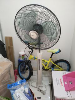 18" Stand Fan (broken), Furniture & Home Living, Lighting & Fans, Fans ...
