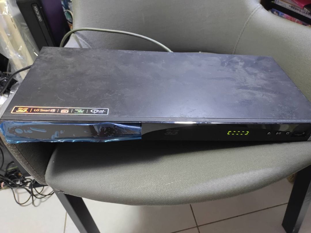 台灣製造 LG 3D藍光光碟機 播放器有USB BP420 無遙控 二手良品 書房, 電視及其他電器 , 電視及其他電器 , 藍光及播放器在旋轉拍賣
