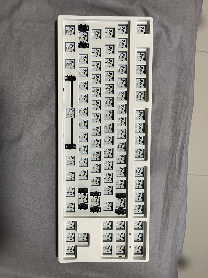 BNIB custom 87 TKL keyboard kit, very nice sounding board comes with ...