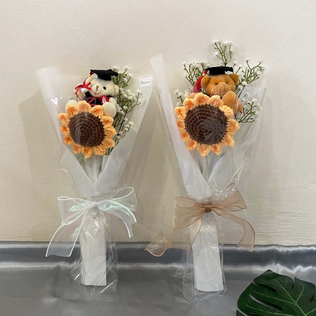 Crochet Sunflower Bouquet | Graduation flower bouquet | Graduation ...