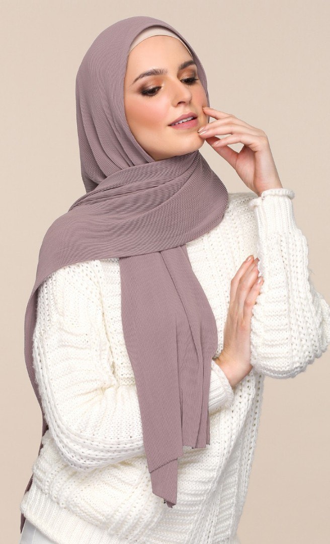 Duck pleats in aura, Women's Fashion, Muslimah Fashion, Hijabs on Carousell