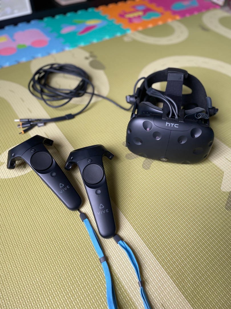 HTC Vive VR w/ Deluxe Audio Strap in mint condition, Video Gaming ...
