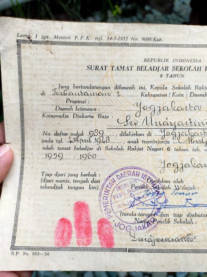Ijazah Antik Sekolah Rakjat thn 1960, Antik, Pajangan di Carousell