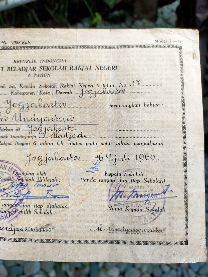 Ijazah Antik Sekolah Rakjat thn 1960, Antik, Pajangan di Carousell