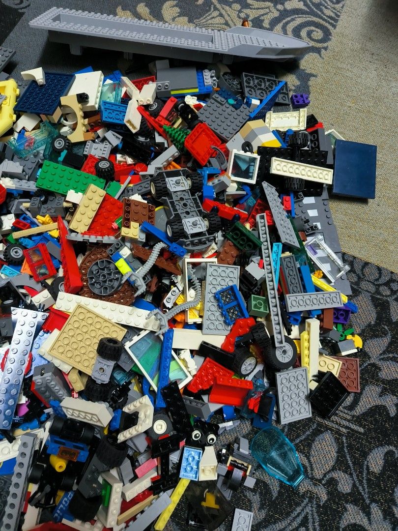 Lego loose 1.6kg, Hobbies & Toys, Toys & Games on Carousell