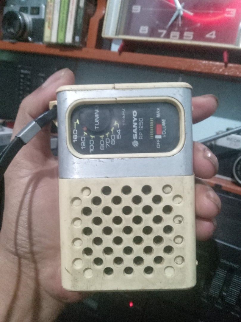 Radio pocket jadul SANYO koleksi antik dekorasi vintage pajangan retro klasik lawas unik langka ...