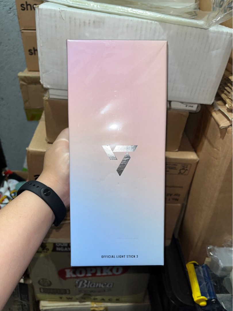 SEVENTEEN SVT OFFICIAL LIGHTSTICK CARAT BONG VERSION 3, Hobbies & Toys ...