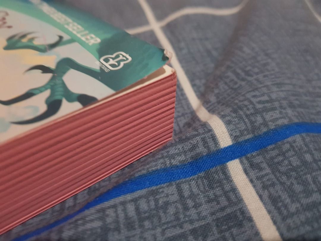 Six Crimson Cranes - ELIZABETH LIM, Buku & Alat Tulis, Buku di Carousell