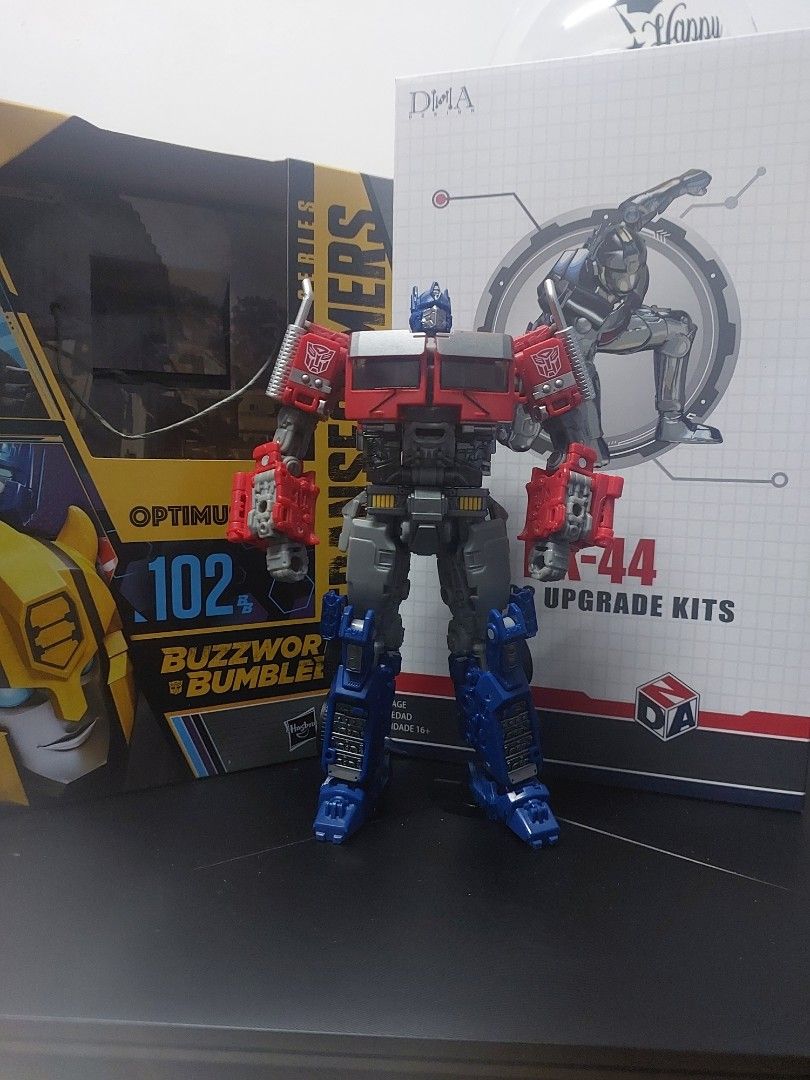 SS-102 Buzzworthy Bumblebee ROTB Optimus Prime + DNA Design DK-44 ...