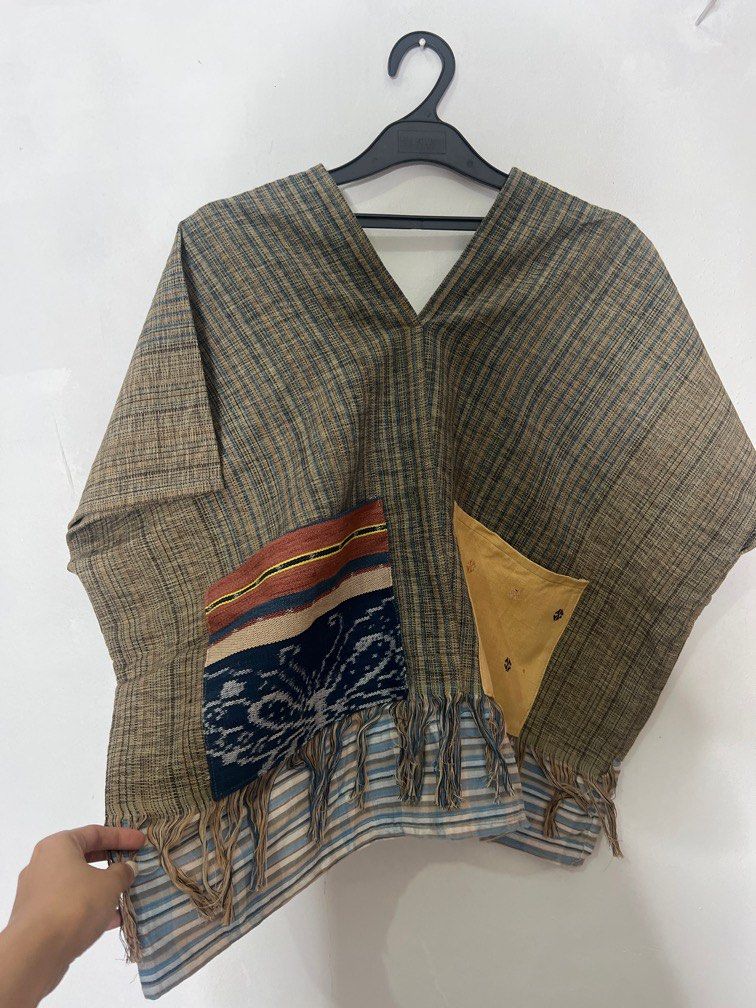 Top etnik tenun gianyar kantong sikka manggarai oerip, Fesyen Wanita, Pakaian Wanita, Atasan di ...