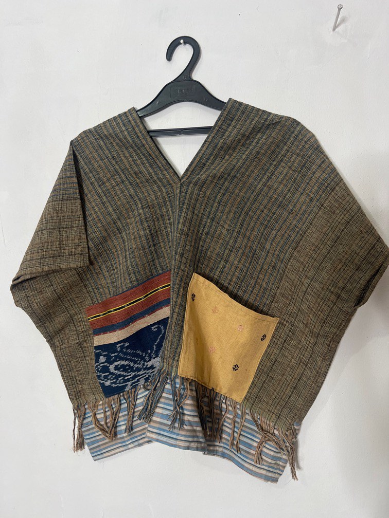 Top etnik tenun gianyar kantong sikka manggarai oerip, Fesyen Wanita, Pakaian Wanita, Atasan di ...