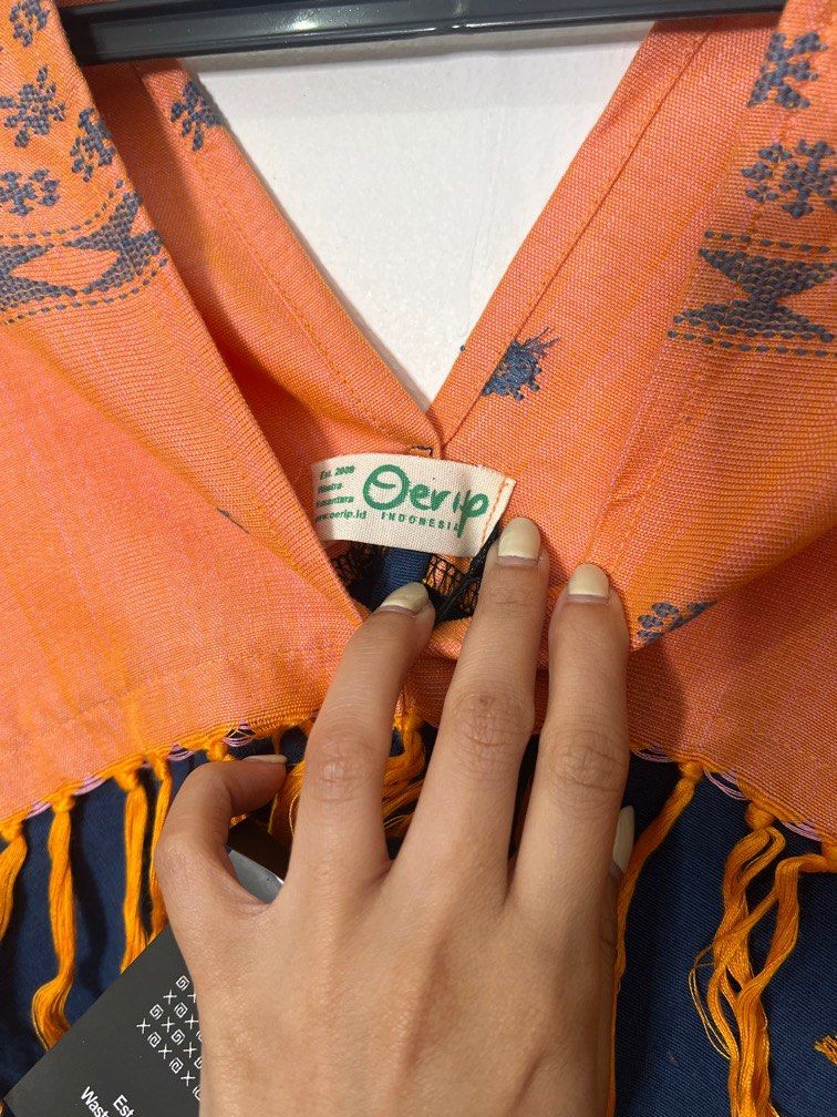 Top etnik tenun manggarai oerip, Fesyen Wanita, Pakaian Wanita, Atasan di Carousell