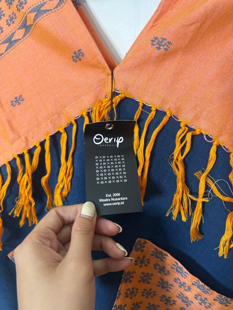 Top etnik tenun manggarai oerip, Fesyen Wanita, Pakaian Wanita, Atasan di Carousell