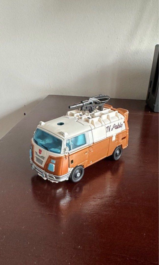 Transformer rotb deluxe class wheeljack mainline rise of the beast ...