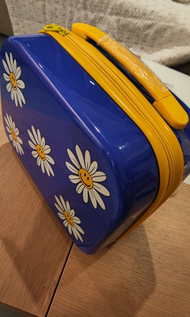Wiggle Wiggle Picnic Box, Furniture & Home Living, Kitchenware ...