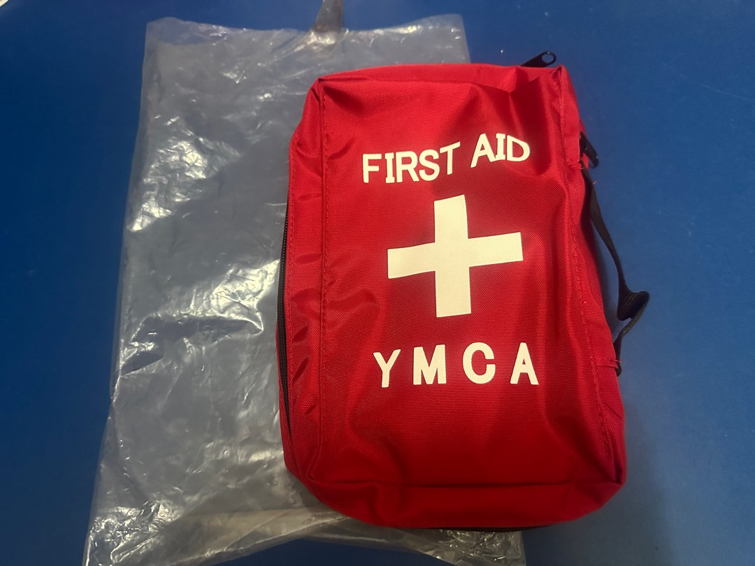 全新限定YMCA First Aid Bag | 急救包 露營 戶外活動, 男裝, 袋, 腰袋、手提袋、小袋 - Carousell