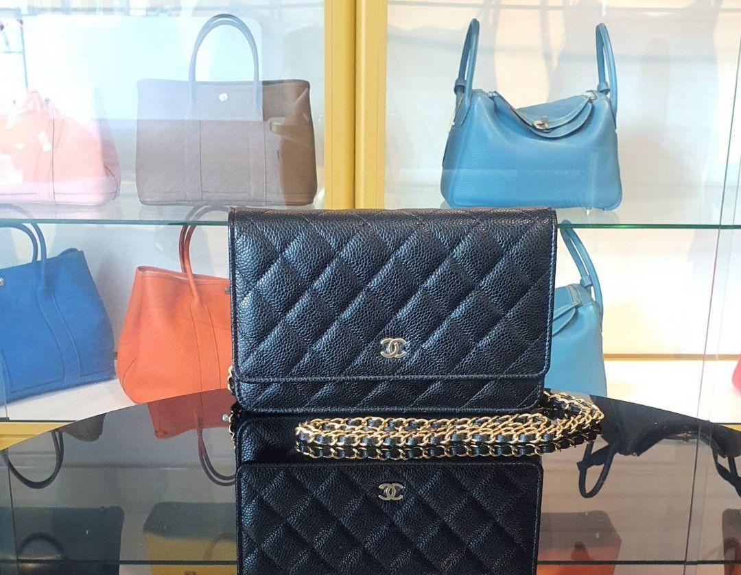 Authentic Cha nel Classic Wallet On Chain Black Caviar Gold Hardware ...