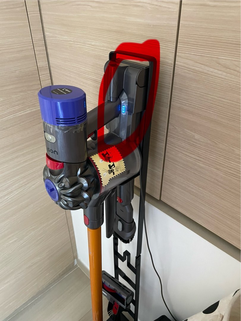 Dyson v8 wall mount, 家庭電器, 吸塵機 ＆ 家居清潔電器 - Carousell