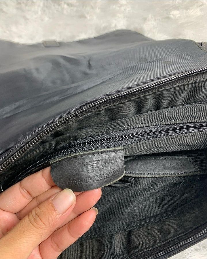GIORGIO ARMANI NYLON MIX KULIT ASLI, Fesyen Pria, Tas & Dompet , Tas ...