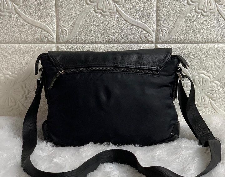 GIORGIO ARMANI NYLON MIX KULIT ASLI, Fesyen Pria, Tas & Dompet , Tas ...