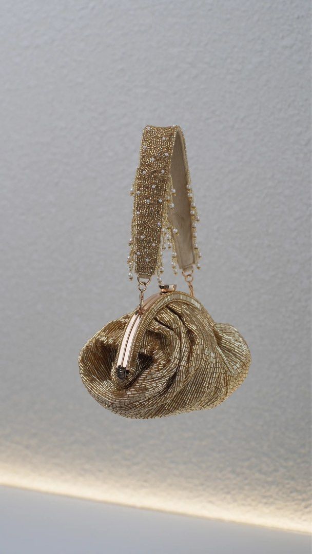 Fustaann GIRGA GOLD POLTI CLUTH ARABIC BAG, Women's Fashion, Bags ...