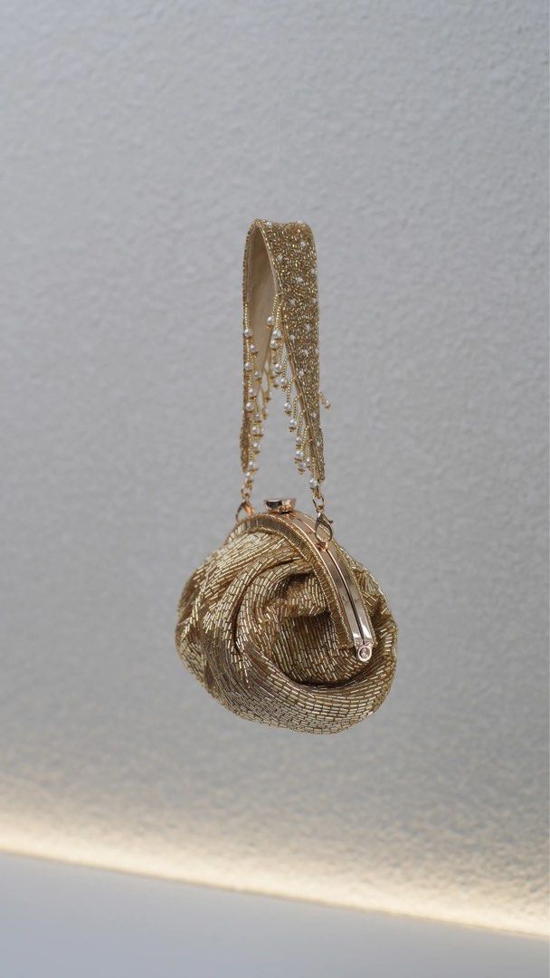 Fustaann GIRGA GOLD POLTI CLUTH ARABIC BAG, Women's Fashion, Bags ...