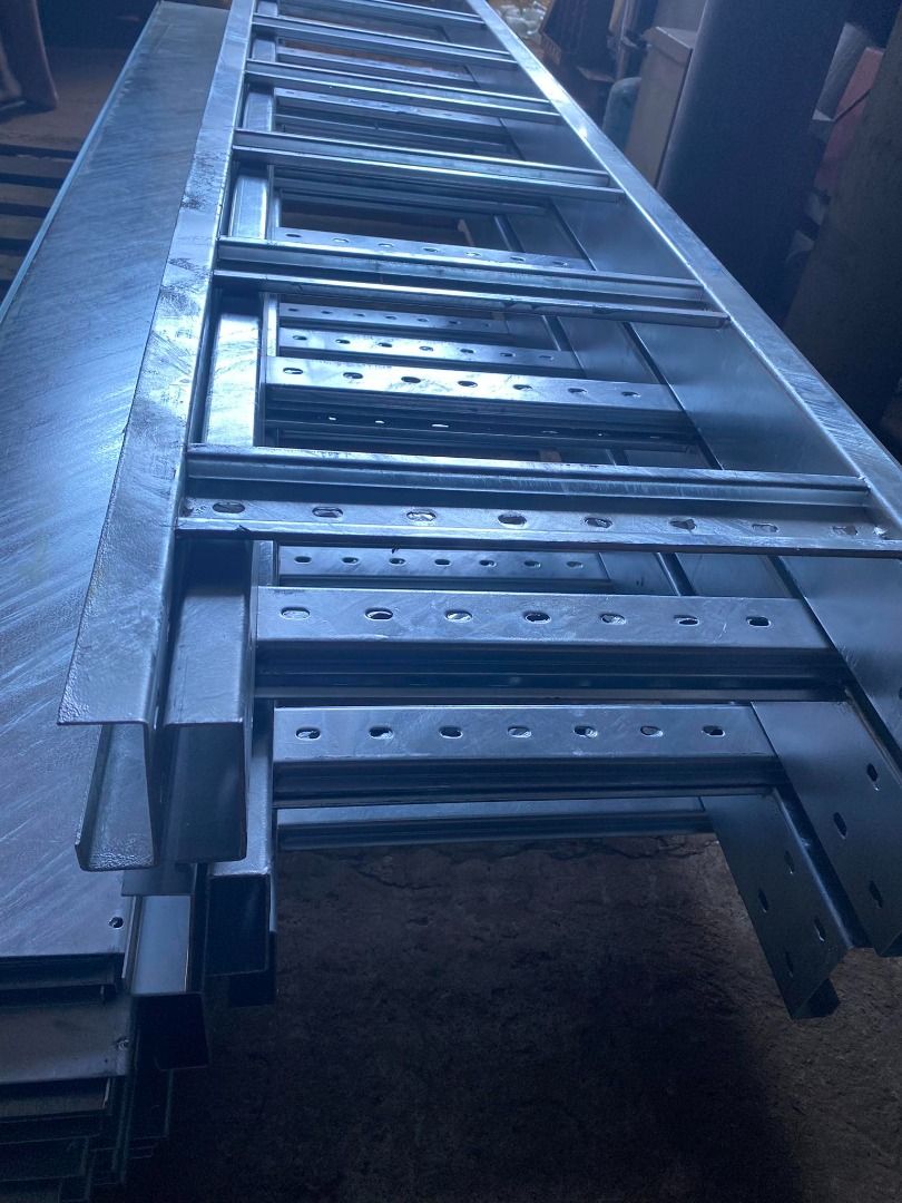 laddertype perforated rungs HDG powdercoated hot dip galvanized cable ...