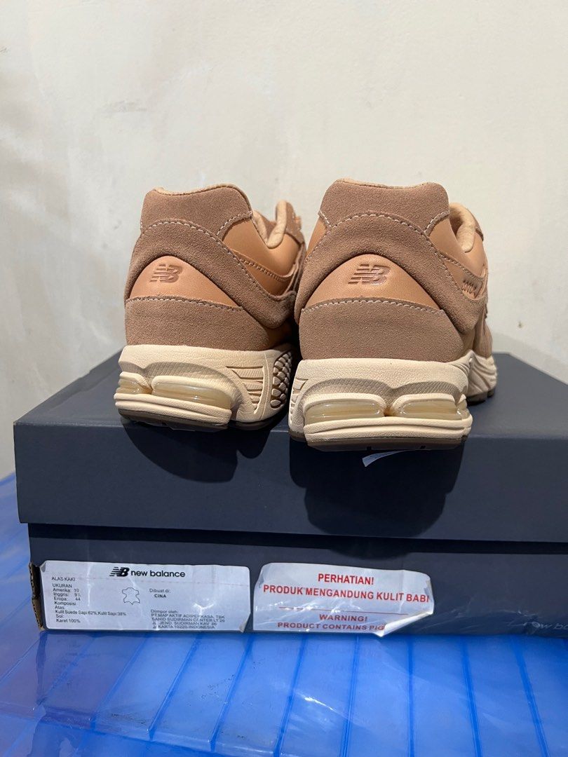 New Balance 2002R ( 100% Original), Fesyen Pria, Sepatu , Sneakers di ...