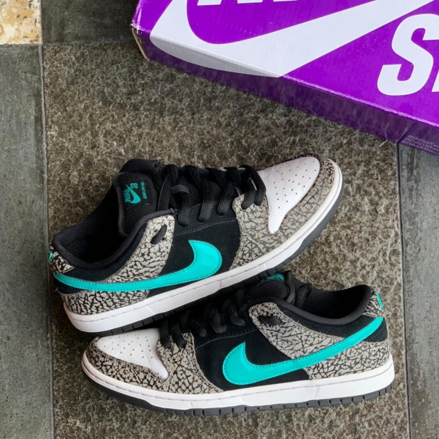 NIKE SB DUNK ATMOS, Fesyen Pria, Sepatu , Sneakers di Carousell