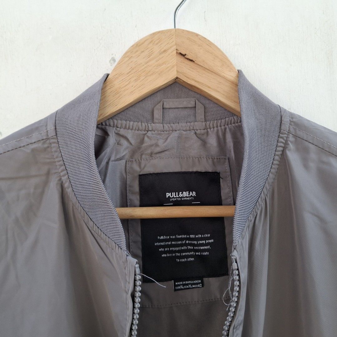 PULL&BEAR JAKET BOMBER GRAY BARU ASLI ORIGINAL, Fesyen Pria, Pakaian , Baju Luaran di Carousell