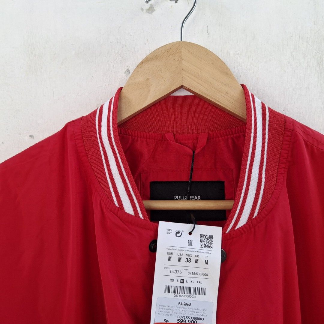 PULL&BEAR JAKET VARSITY MERAH BARU ASLI ORIGINAL, Fesyen Pria, Pakaian ...