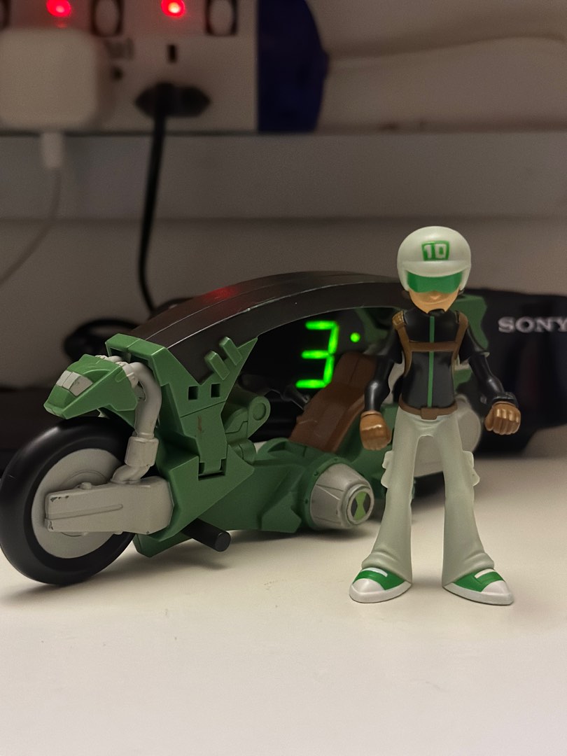 Tenn-Speed Cycle BEN 10 Omniverse vehicle with Figure, Hobbies & Toys ...
