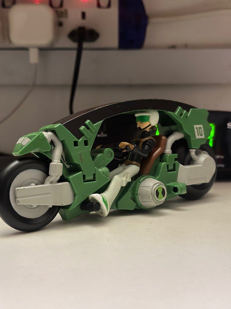 Tenn-Speed Cycle BEN 10 Omniverse vehicle with Figure, Hobbies & Toys ...