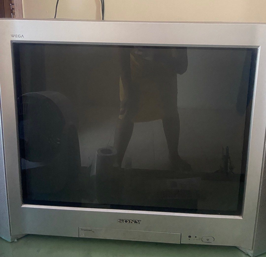 TV Sony Wega Triniton Color, Elektronik, TV & Perlengkapan Hiburan di ...