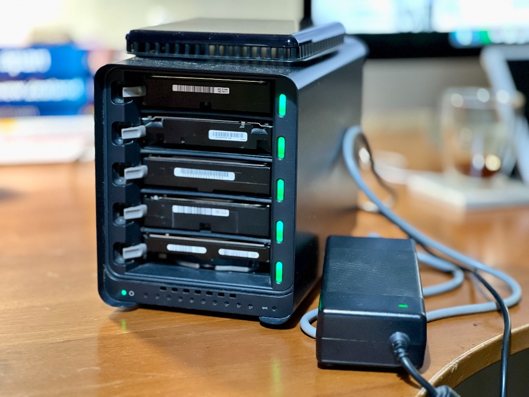 Drobo 5D Direct Attached Storage (DAS) 5-Drive Array - USB 3 and 2x ...
